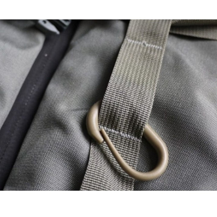 Plastic U-shaped buckle , Olive Green. — G MILITARY